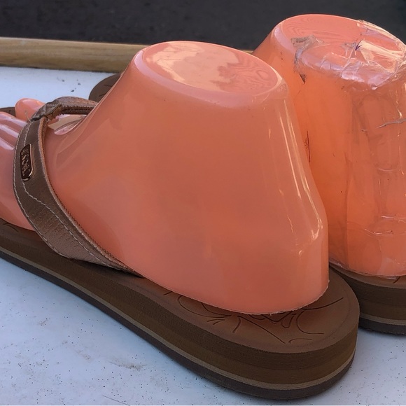 ncai | Shoes | Ncai Womens Metalic Gold Thong Flip Flop Tan And Brown ...